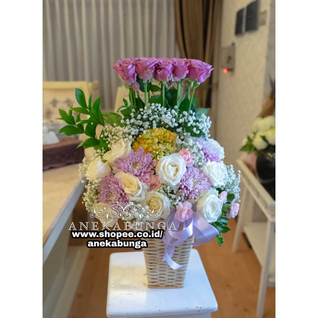 Jual Rangkaian Bunga Meja Hias Mawar Ungu Pink Asli Pot Rotan Vas ...