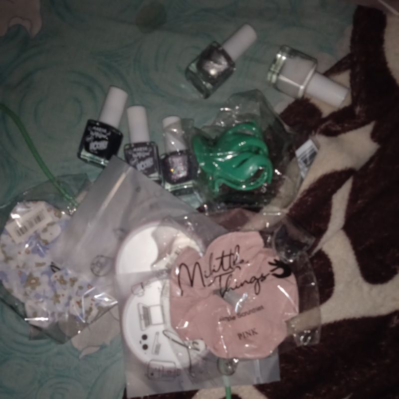 Jual RANDOM FREEBIES (STOK TERBATAS) | Shopee Indonesia