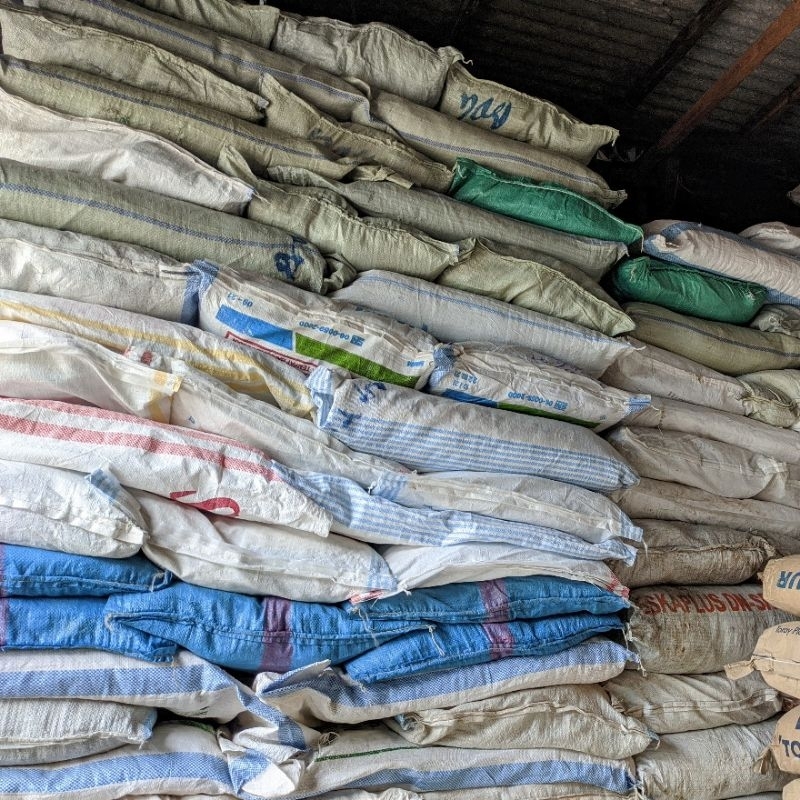 Jual Karung bekas 25kg buat isi puing tanah batu sampah | Shopee Indonesia