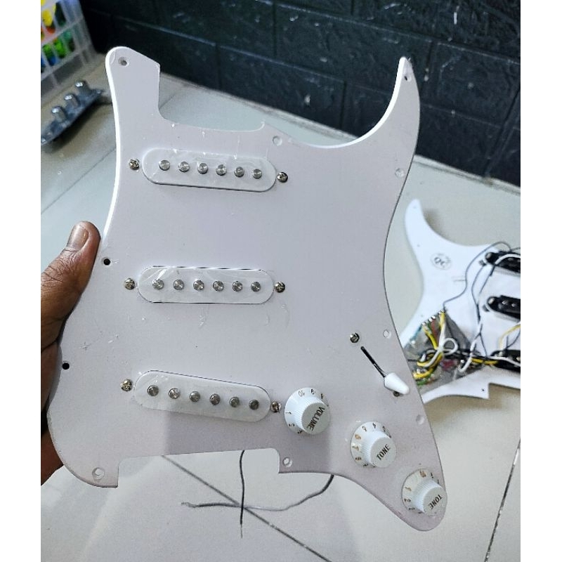 Jual Pickguard Wiring electronic Fender Stratocaster Affinity Original ...