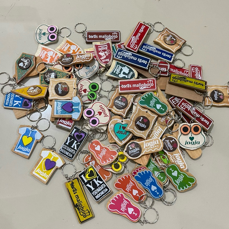Jual Gantungan kunci jogja bahan kayu / Souvenir oleh-oleh khas Malioboro Yogyakarta | Shopee ...