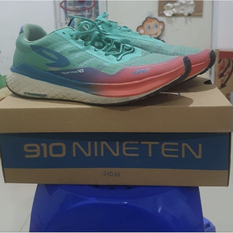 Jual sepatu running 910 PRELOVED | Shopee Indonesia