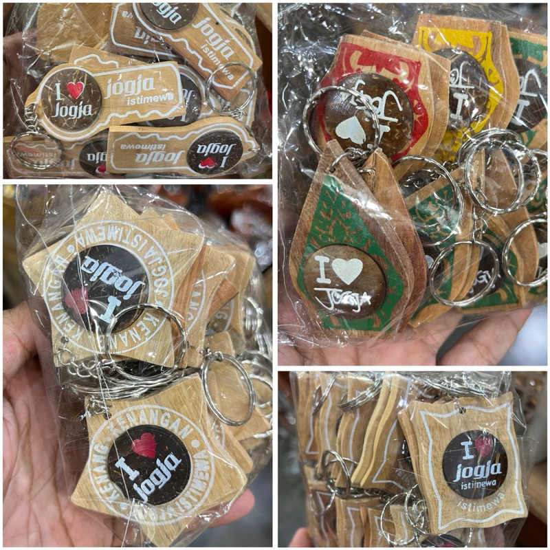 Jual Gantungan kunci batok kayu Jogja 1 kodi ( isi 20 pcs ) Souvenir oleh-oleh khas malioboro ...
