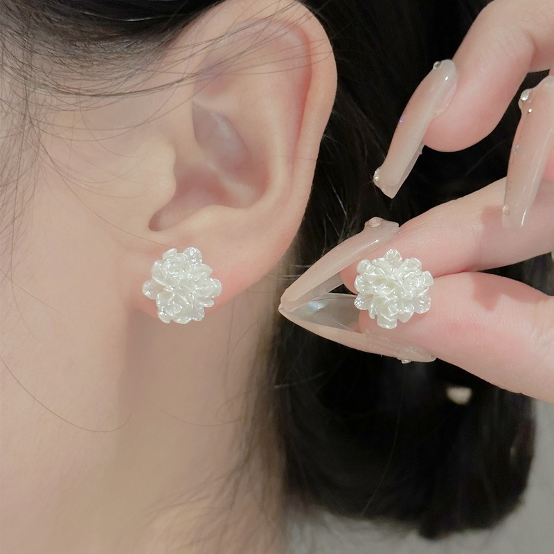 Jual Anting Bunga Tusuk Motif Bunga Milky Transparan | Shopee Indonesia