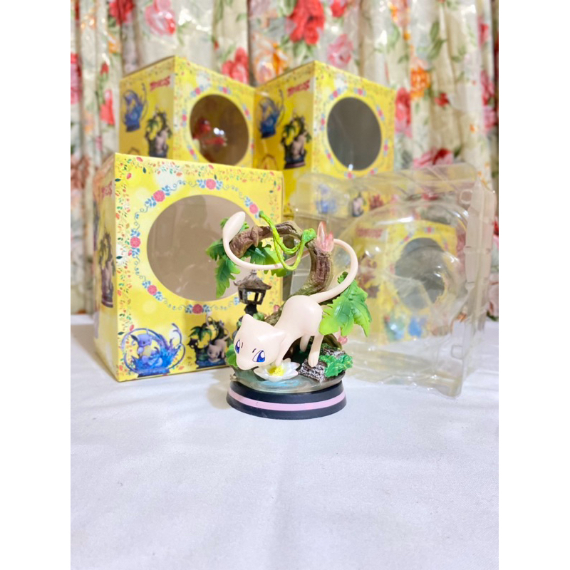 Jual Figure Pokemon Mew Action with Base Flower effect Diorama | Shopee ...