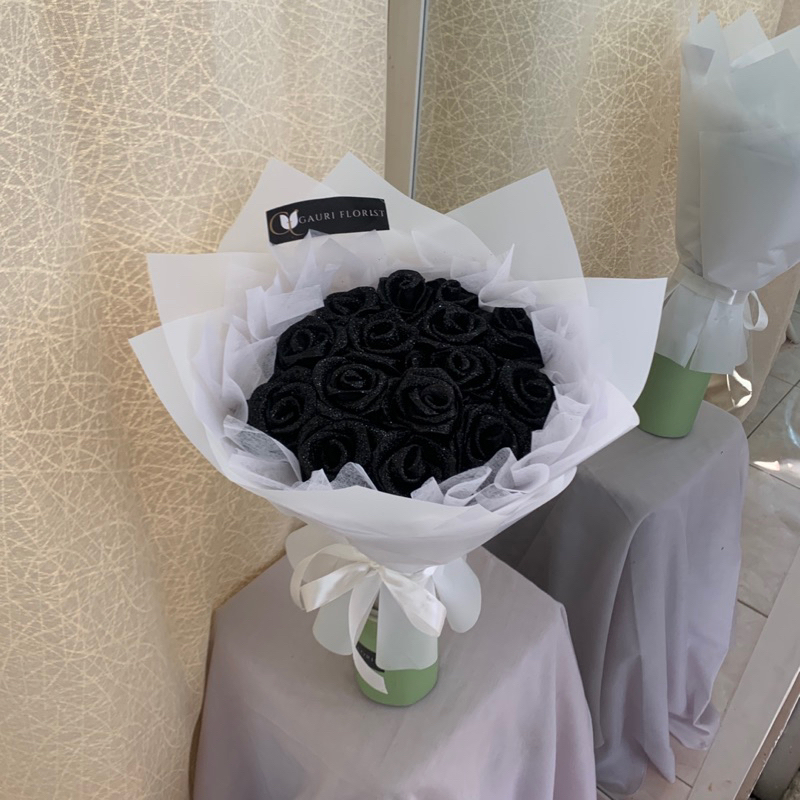 Jual 15 Tangkai Black Rose Glitter Bouquet Gauri Florist Kediri ...
