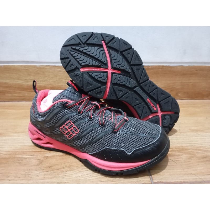 Jual sepatu outdoor/hiking Columbia women series | Shopee Indonesia