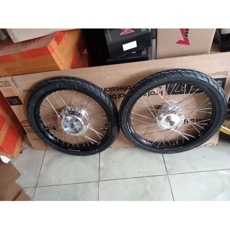 Jual velg jari jari plus ban suprapit new ring 17 ukuran 140/140 sudah rakit dan siap pakai ...