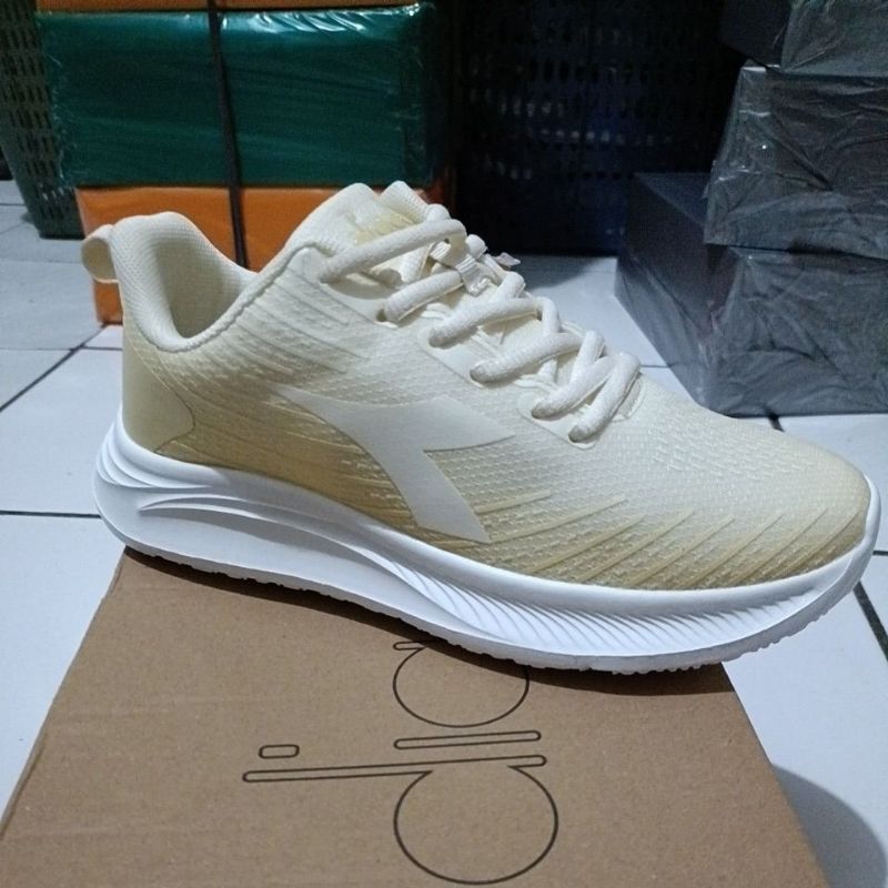 Jual Sepatu Diadora Original 100% (CEK VARIASI) | Shopee Indonesia