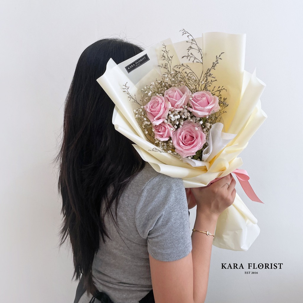 Jual Fresh Roses Bouquet ( buket mawar segar small - medium ) | Shopee ...