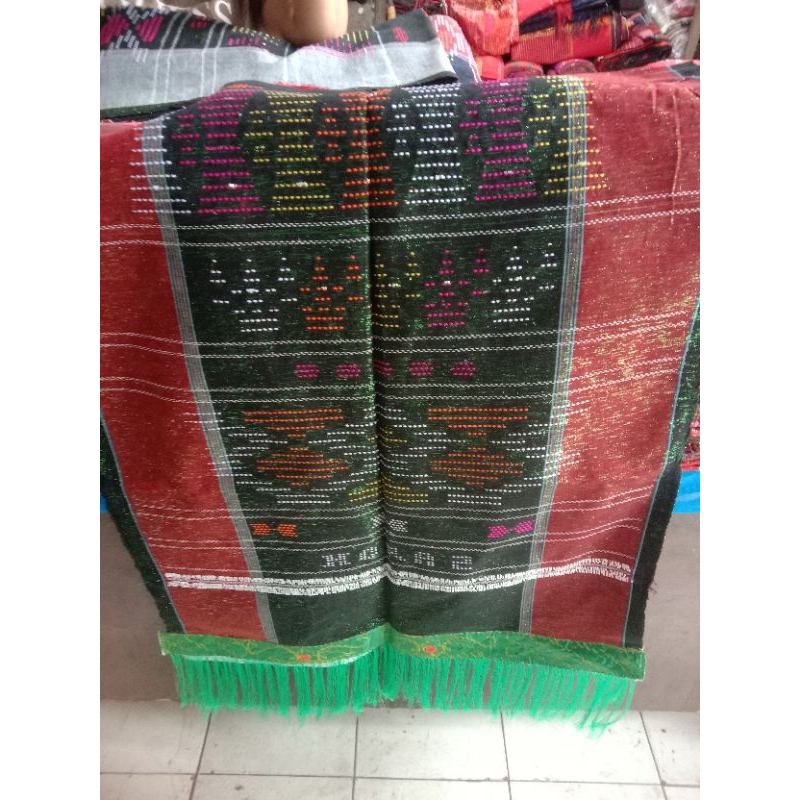 Jual ulos Sadum simata ulos Batak Toba ragihotang simata 7 sisi merah /sisi silver/dimensi lebar ...