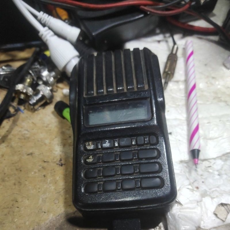 Jual RADIO KOMUNIKASI HT ICOM IC V80 VHF HANDY TALKIE RADIO HT | Shopee ...