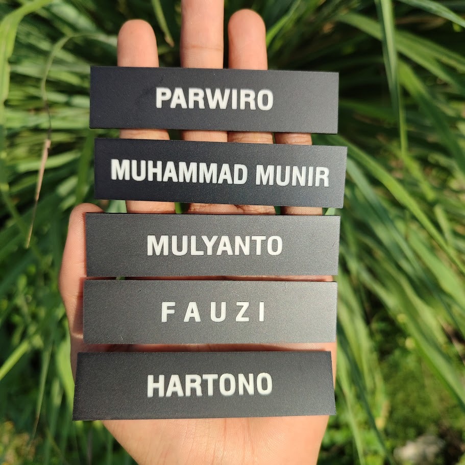 Jual SEHARI JADI !!! NAME TAG GRAFIR LASER | PAPAN NAMA DADA AKRILIK ...