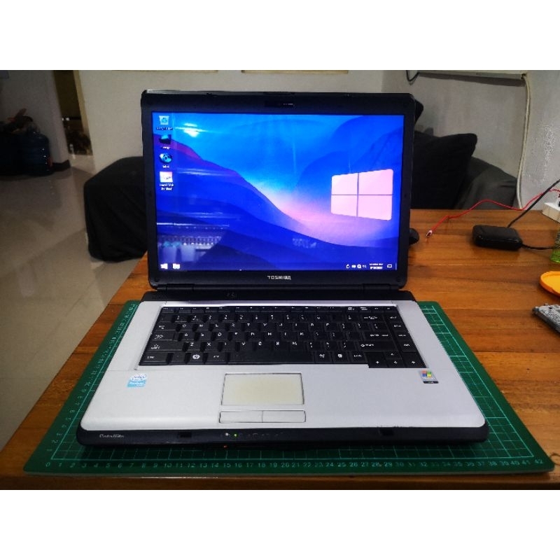 Jual Laptop Toshiba Satellite L300 intel Core 2 duo T3400 | Shopee Indonesia