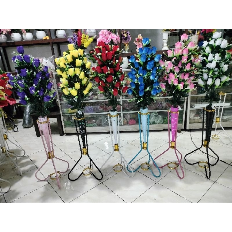 Jual Rangkaian Bunga Mawar Jumbo Dengan Pot Corong Standing Besi Import ...