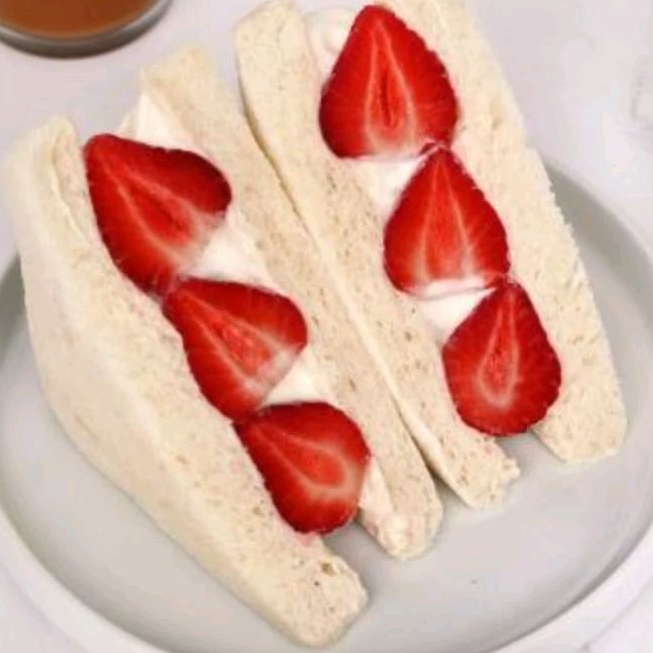 Jual Sandwich fruit buah strawberry roti sandwich isi cream dan ...