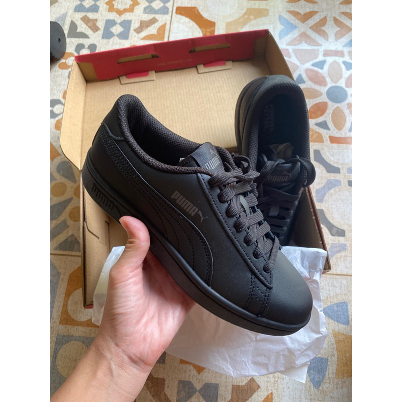 Jual Puma Sale sepatu sekolah full hitam puma smash v2 L jr original ...