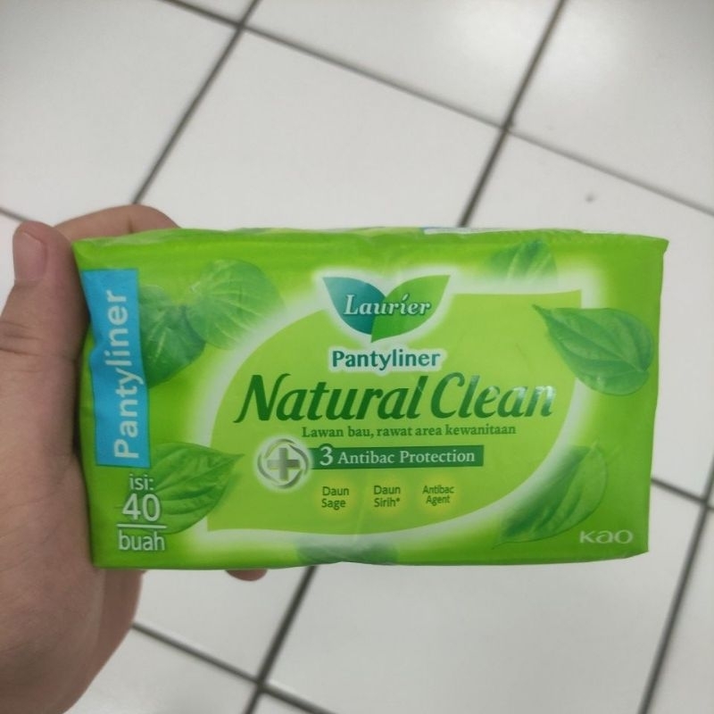 Jual LAURIER PANTYLINER NATURAL CLEAN 3ANTIBAC PROTECTION 40PCS ...