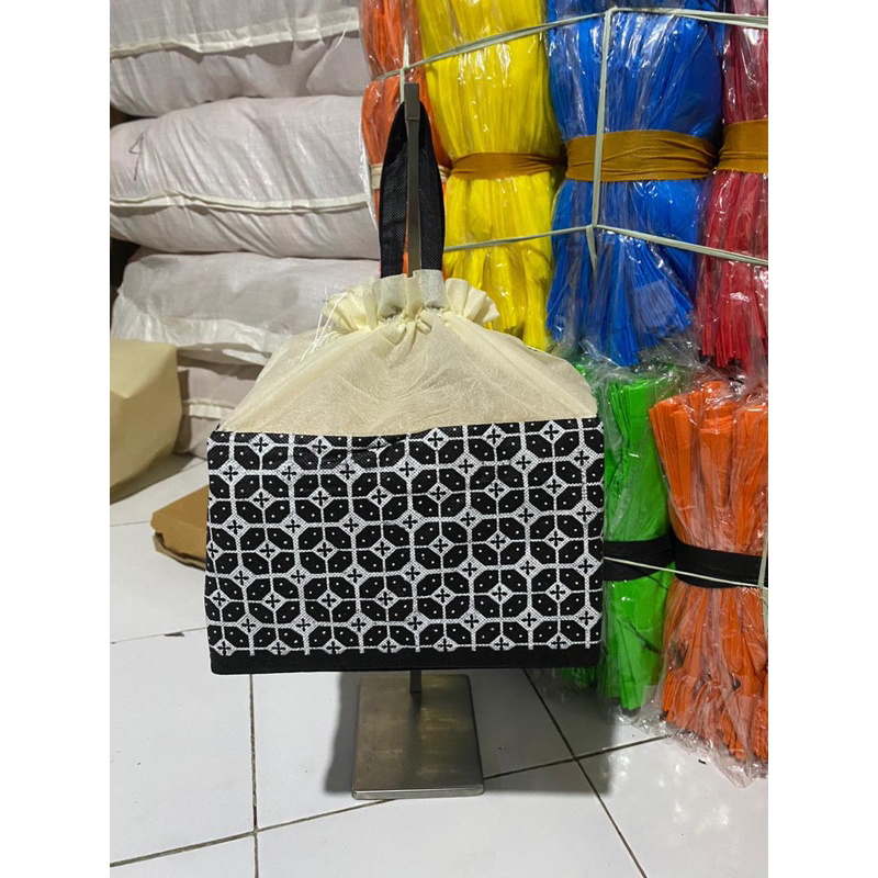 Jual (1 LUSIN = 12 PCS) TAS HAJATAN SERUT SPUNBOND LV / BATIK 22x22 ...