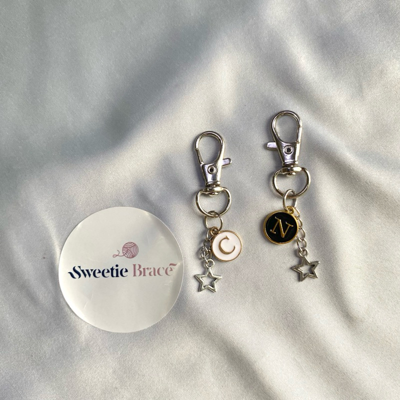 Jual Keychain Enamel Huruf | Keychain Initial | Gantungan Kunci inisial ...