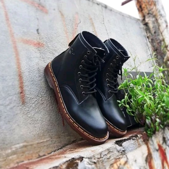 Jual Sepatu Dr Martin's Pria Ellegan Docmart Tinggi Boots 8 Hole ...