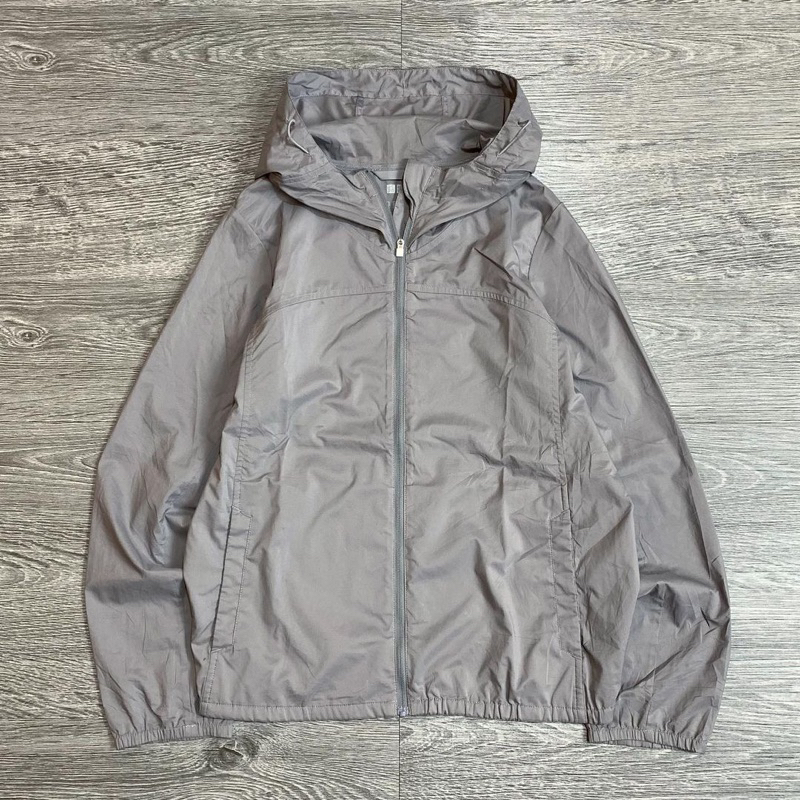 Jual Uniqlo Pocketable Lightweight Jacket Grey | Shopee Indonesia