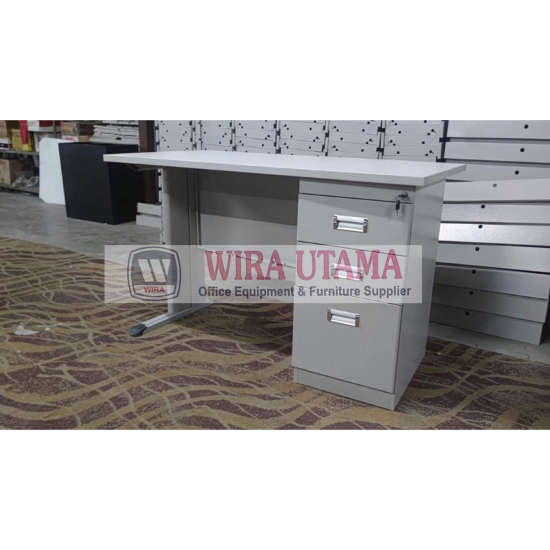 Jual Meja Besi Murah / Meja 1/2 Biro Besi Laci / Meja 1/2 Biro Plat ...