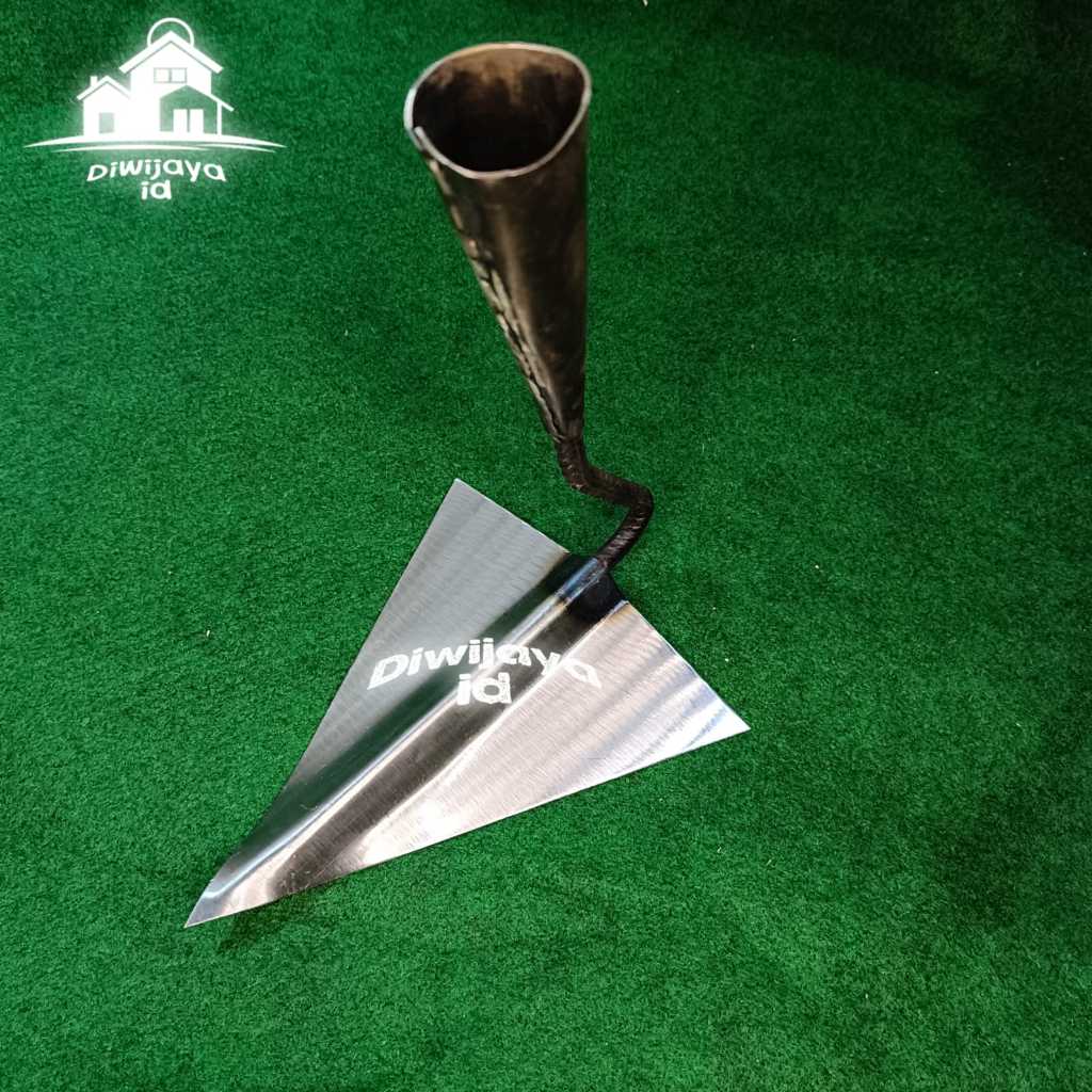 Jual Cangkul Segitiga Garu Galengan Full Besi - cangkul berkebun Taman ...