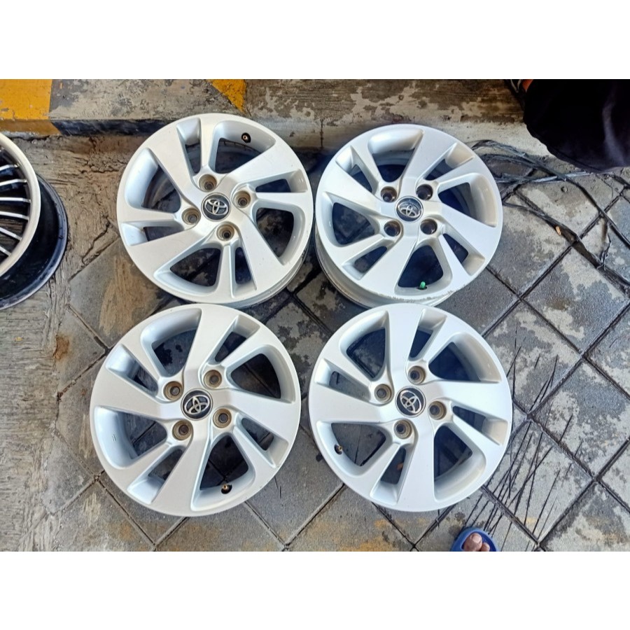 Jual VELG MOBIL OEM COPOTAN AVANZA VELOZ RING 15 LEBAR 5,5 PCD 4X114 SILVER PNP XENIA MURAH ...