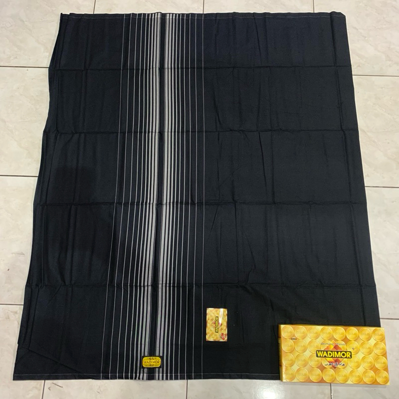 Jual Sarung wadimor polos hitam dan polos putih tumpal | Shopee Indonesia