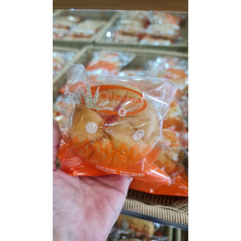 Jual Roti Stroberi / Roti Strawberry Suzana Bakery | Shopee Indonesia