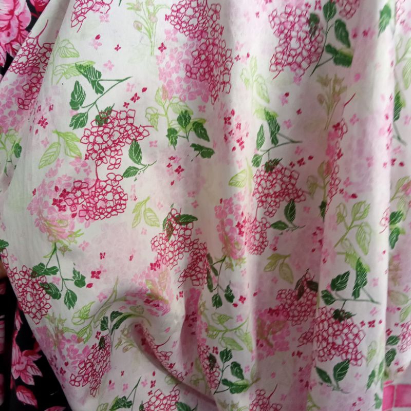 Jual Kain Satin Silk Motif Bunga Import - Kain Satin Sutra - Kain ...