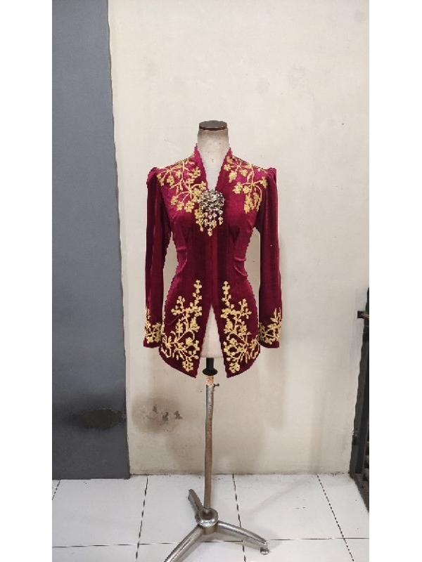Jual kebaya bludru bordir premium,motif bunga gold cocok untuk wisuda ...