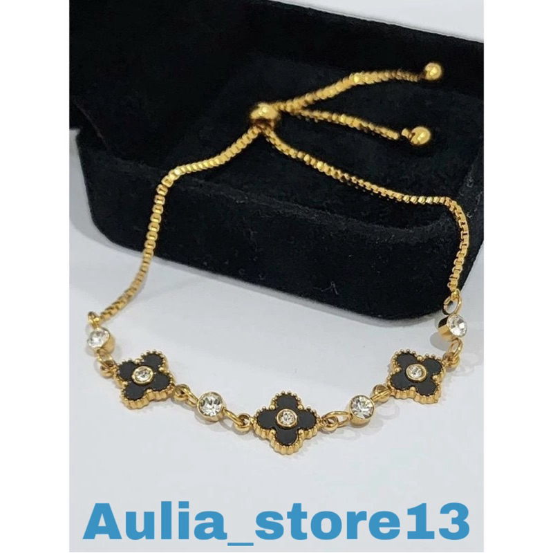 Jual Gelang tangan titanium serut 3 mata bunga semanggi CLVR Gold Anti ...