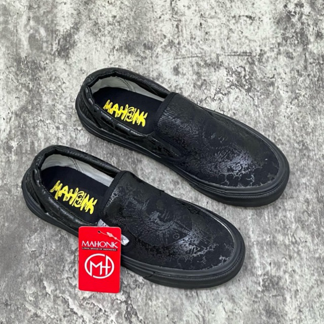 Jual SEPATU MAHONK - Slip On Orbus Toroe Full Black 36-43 //Sepatu ...