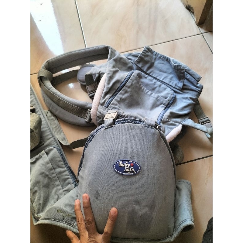 Jual preloved gendongan baby safe hipseat (masih lengkap dengan dusnya ...