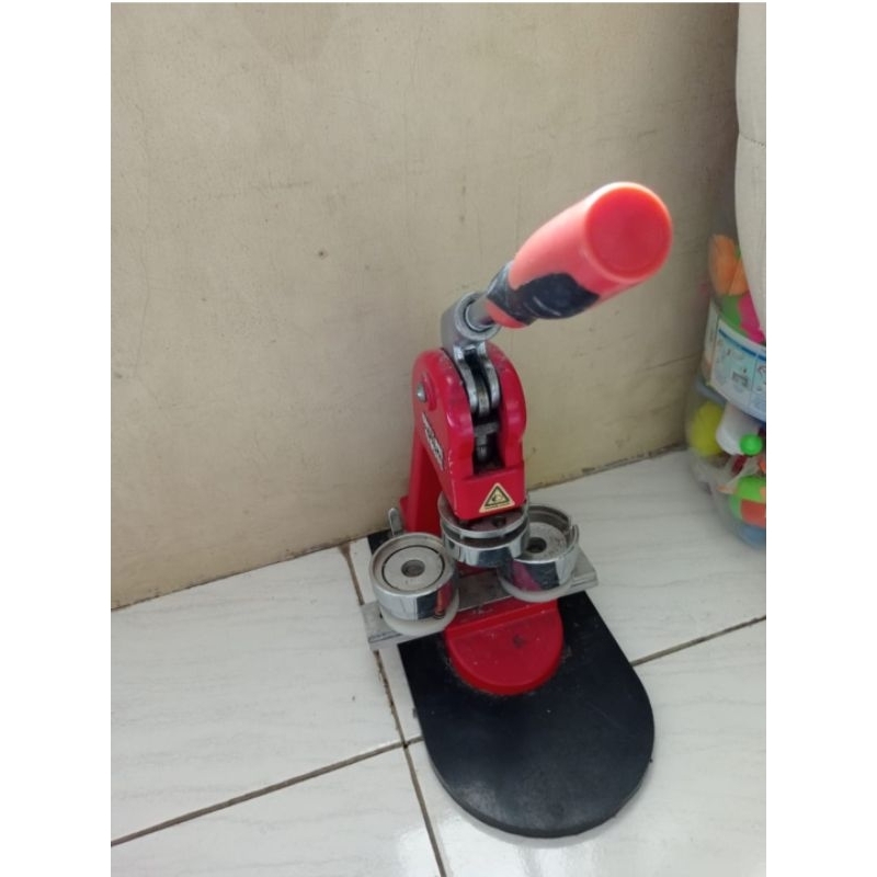 Jual Mesin Press PIN merk talent moulding ganci 2 sisi 4.5cm | Shopee ...