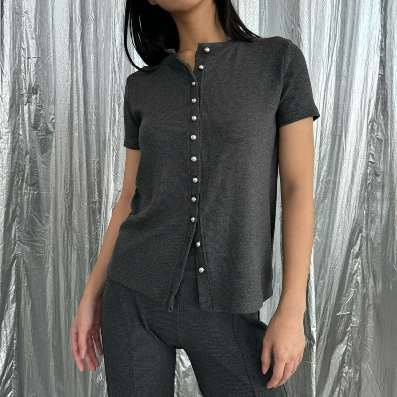 Jual IONA TOP | Atasan Knit Wanita Lengan Pendek Kancing Basic Korean ...