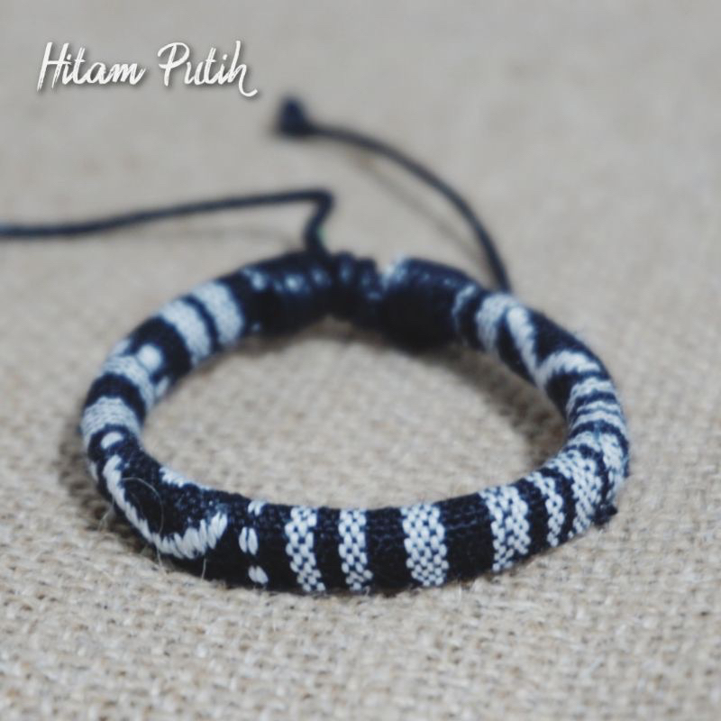 Jual Gelang Handmade Etnik Tenun Dayak Kalimantan Pontianak | Shopee ...