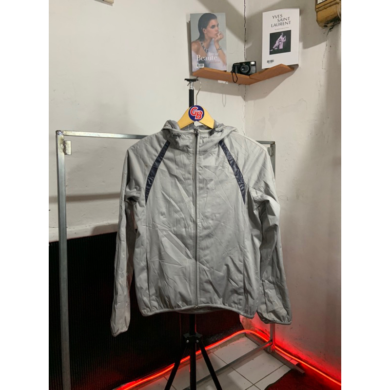 Jual UNIQLO RUNNING JACKET | Shopee Indonesia