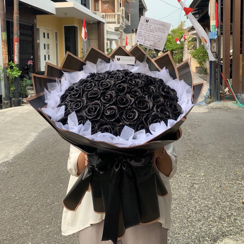 Jual 50 Tangkai Black Rose Glitter Bouquet Gauri Florist Kediri ...