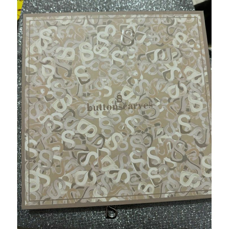 Jual BOX BUTTONSCARVES LENGKAP | Shopee Indonesia