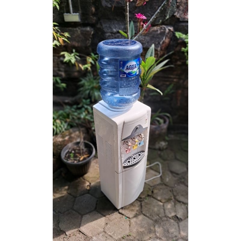 Jual DISPENSER SANKEN GALON ATAS HWD610GY | Shopee Indonesia