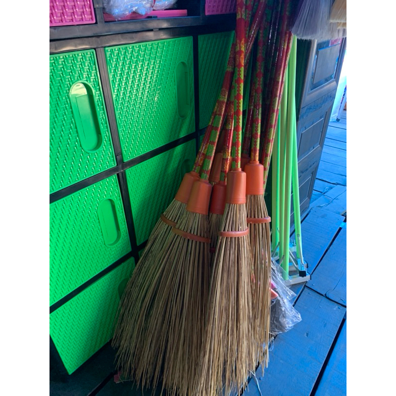 Jual Sapu lidi taman - sapu halaman - sapu karik gagang panjang ...