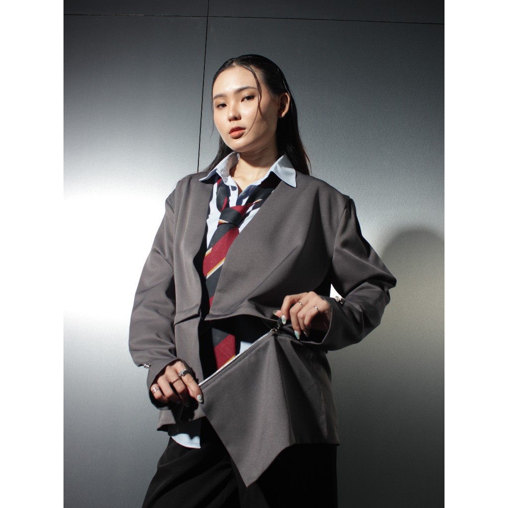 Jual ODD ATTIRE Arial Two Way Blazer - Blazer Wanita | Shopee Indonesia