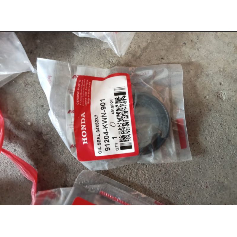 Jual sial as roda belakang/seal gir as roda Vario 150/125/ kwn | Shopee ...