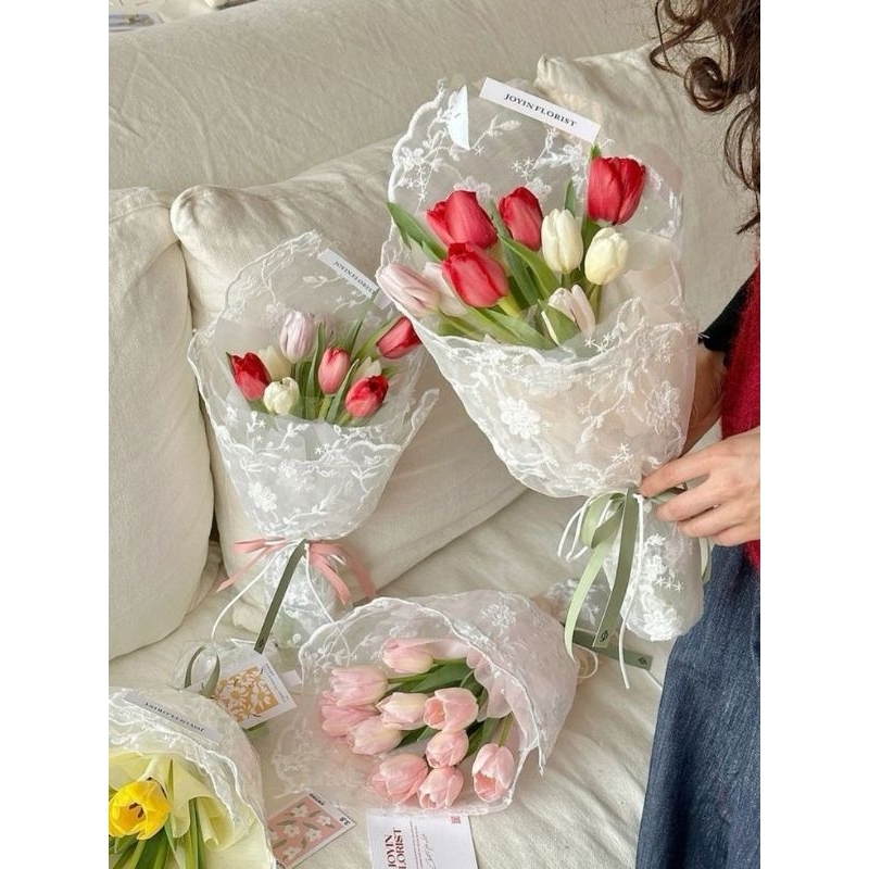 Jual Buket bunga tulip/ tulip bouquet dengan kain renda free kartu ...