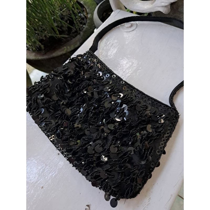 Jual PRELOVED- Tas manik hitam - ada manik yang lepas tapi nggak ...