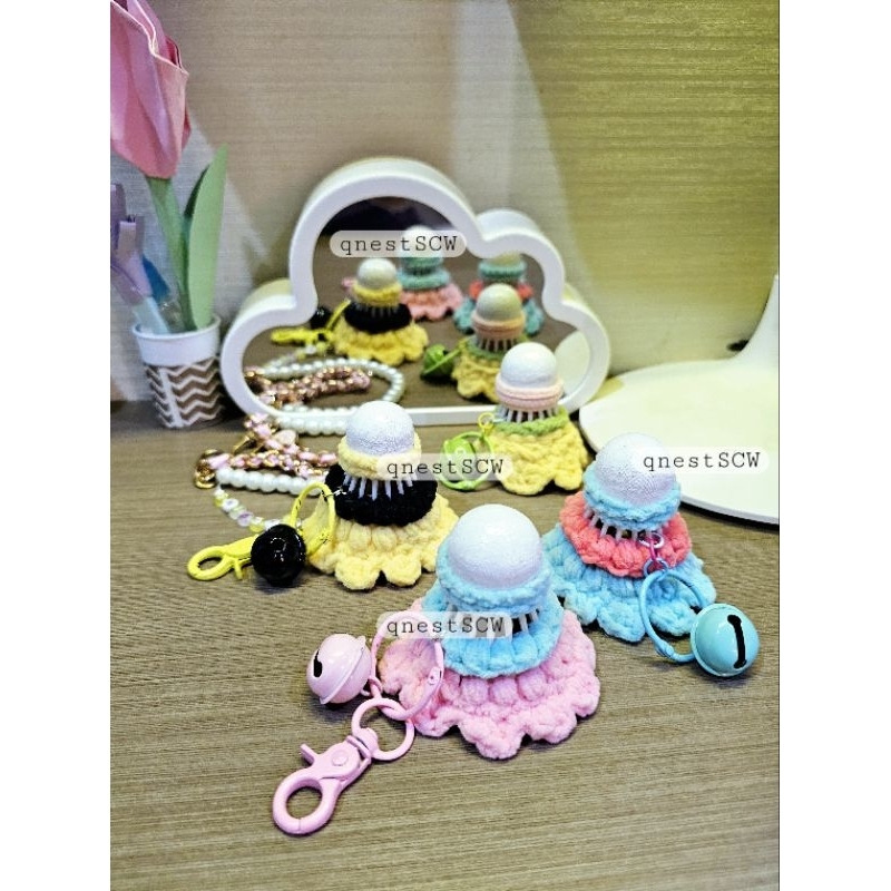 Jual (versi simple) gantungan kunci kok bulutangkis rajut / keychain ...
