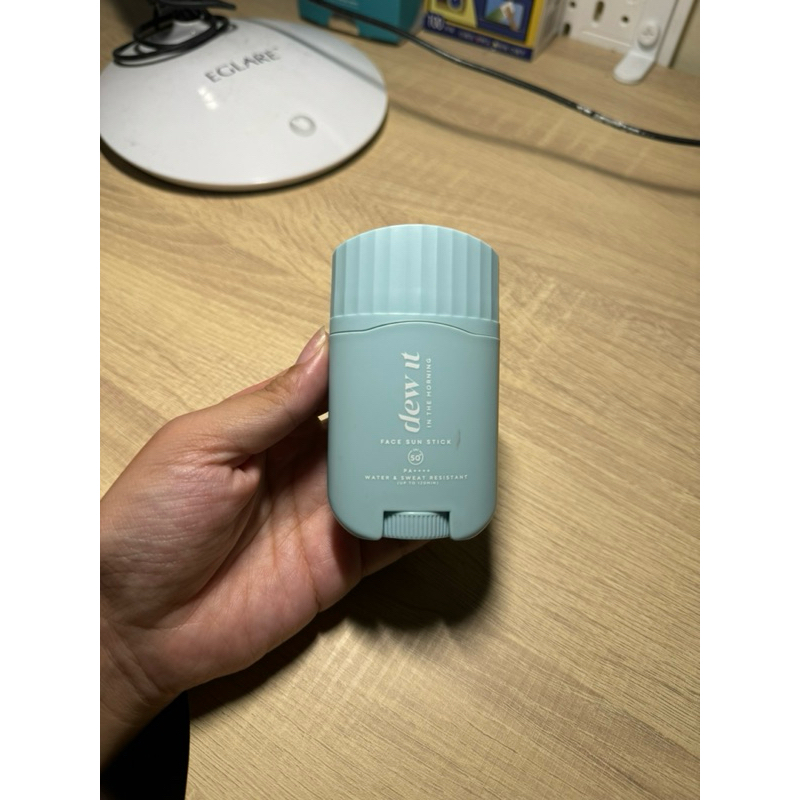Jual Preloved - Glide Shield Sunscreen Stick SPF50 by Dew It | Shopee ...